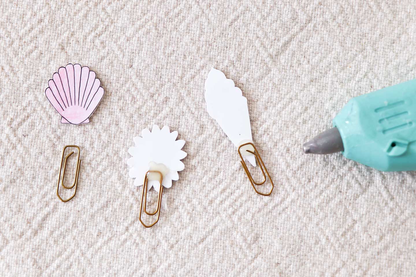 Marque-page facile : 3 modèles à réaliser avec du plastique fou - Manayin